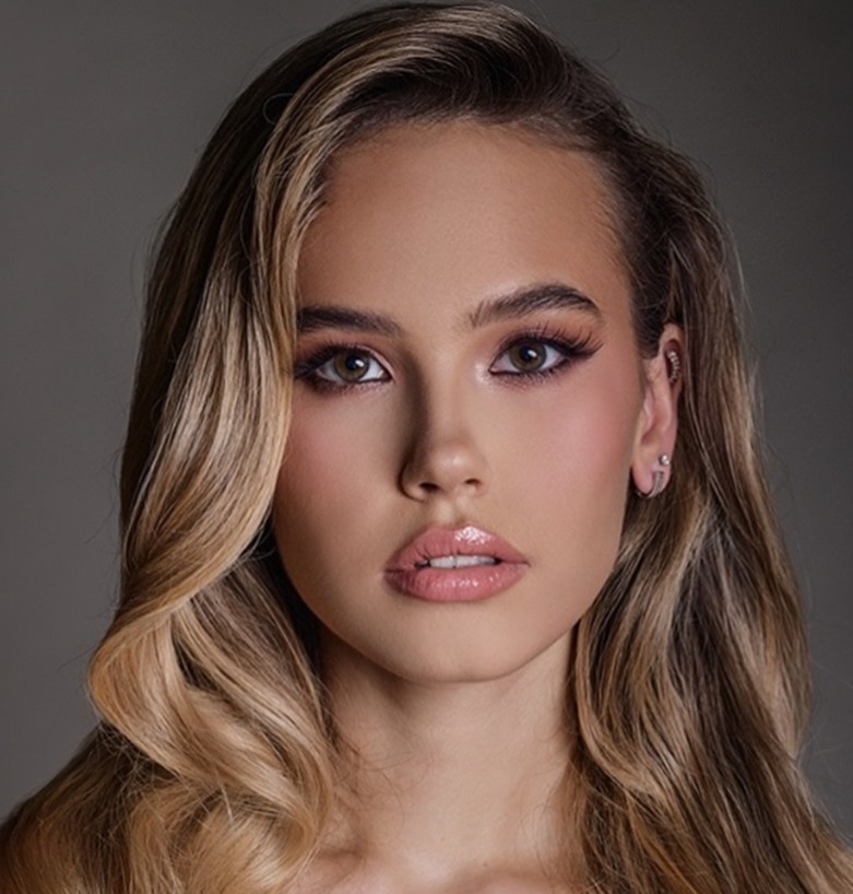 About Nikoleta Domdjoni - PeoPlaid Profile